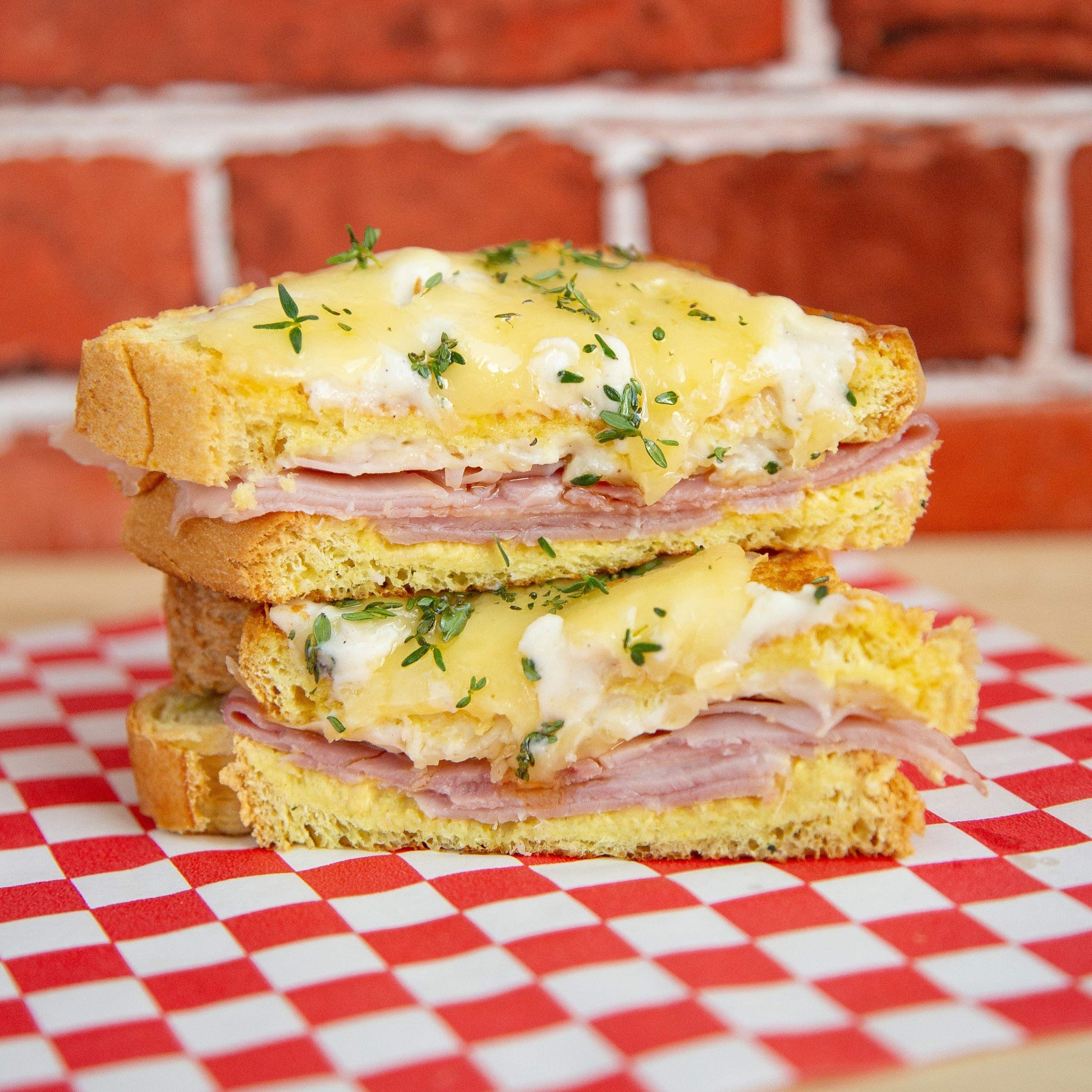 Ricetta del Croque Monsieur: il toast francese con la besciamella – 🍔 ...